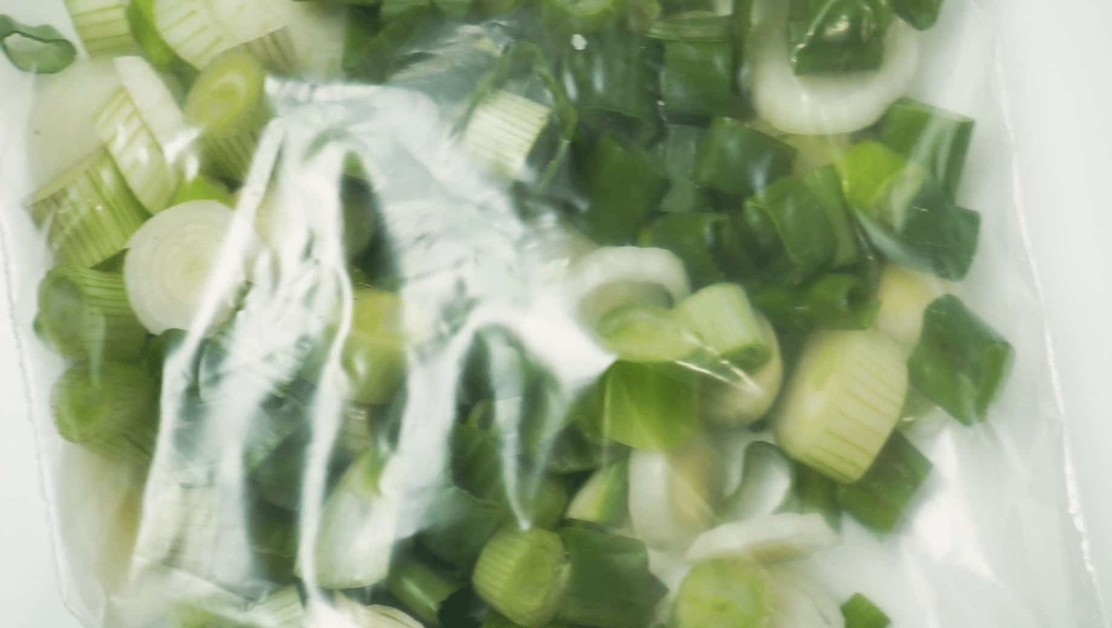 Can You Freeze Spring Onions? Yes! Here's How... | Freeze It